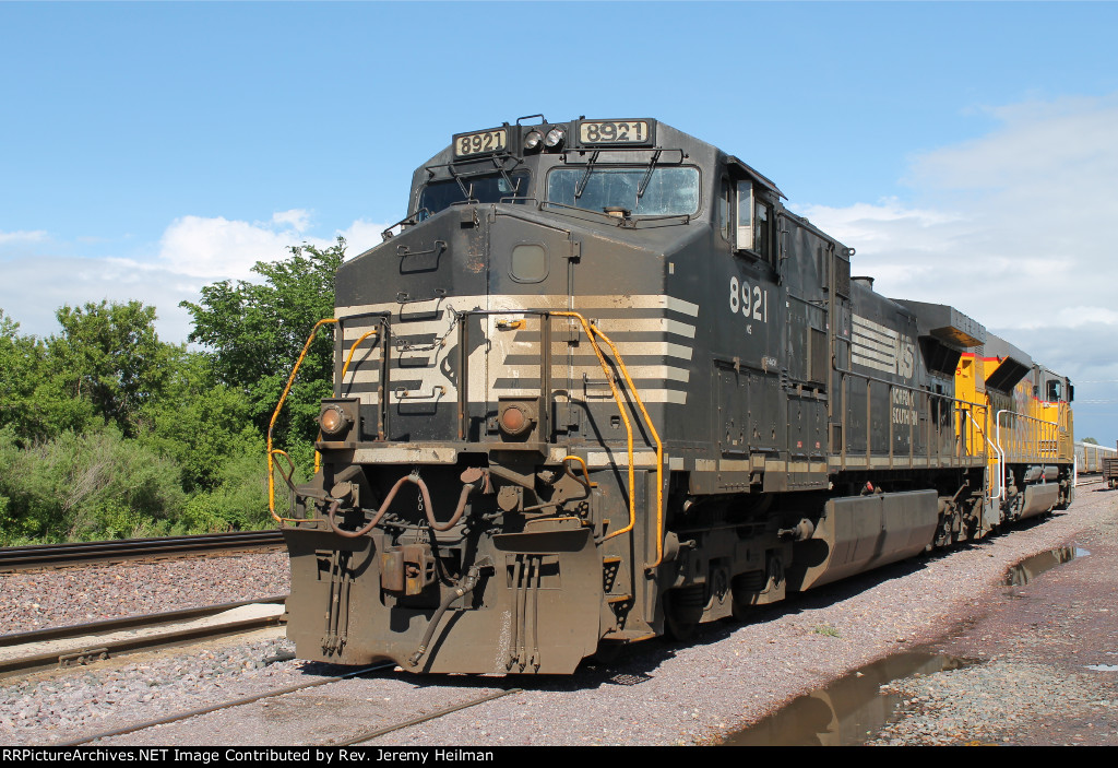 NS 8921 & UP 8995 (6)